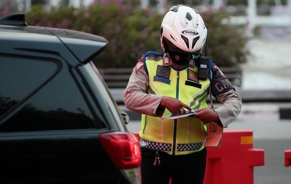 Berapa Besar Denda Tilang Manual? Cek Biaya dan Tata Cara Pembayarannya | Astra Daihatsu